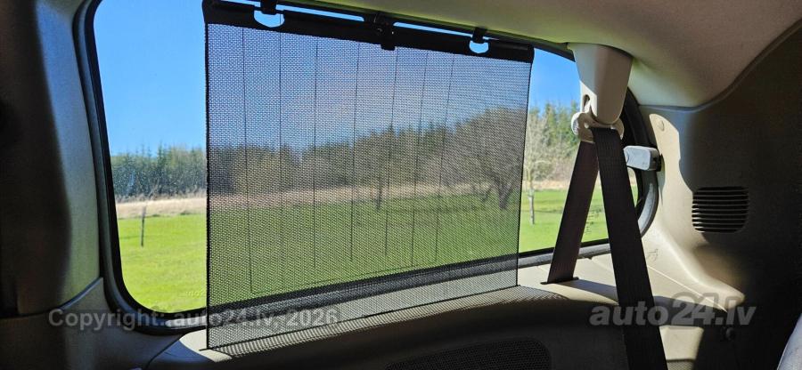 Pelēks Lancia Voyager 2014 Pērnava, ar dzinēja tilpumu 2.80 L un nobraukumu 292 tūkst. km par 7990 €, foto 16 vietnē AUTOMOTO.COM.LV