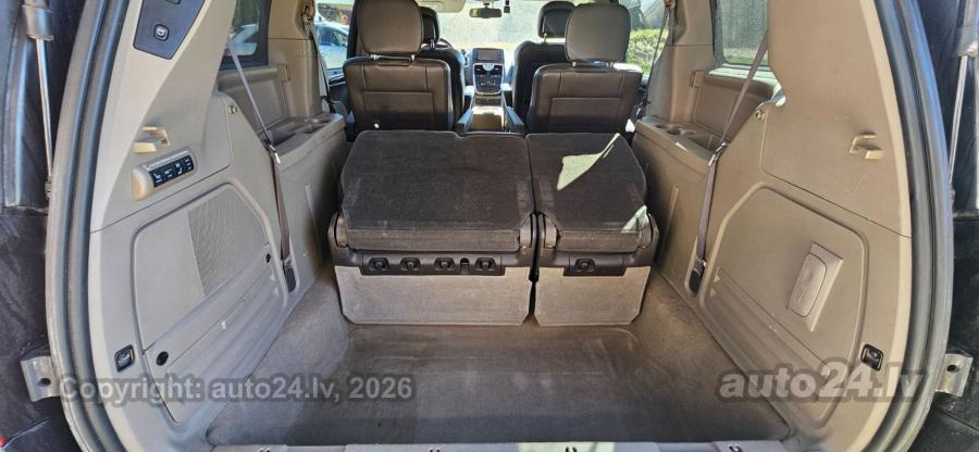 Pelēks Lancia Voyager 2014 Pērnava, ar dzinēja tilpumu 2.80 L un nobraukumu 292 tūkst. km par 7990 €, foto 21 vietnē AUTOMOTO.COM.LV