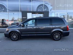 Pelēks Lancia Voyager 2015 Tallina, ar dzinēja tilpumu 2.80 L un nobraukumu 234 tūkst. km par 7900 €, foto 2 vietnē AUTOMOTO.COM.LV