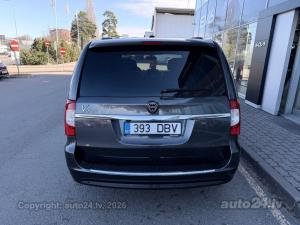 Pelēks Lancia Voyager 2015 Tallina, ar dzinēja tilpumu 2.80 L un nobraukumu 234 tūkst. km par 7900 €, foto 3 vietnē AUTOMOTO.COM.LV