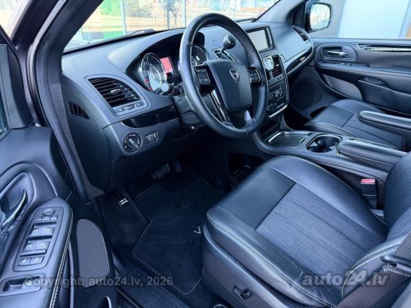 Серый Лянча Voyager 2015 в Таллин, объемом двигателя 2.80 л и пробегом 234 тыс. км за 7900 €, фото 8 на AUTOMOTO.COM.LV