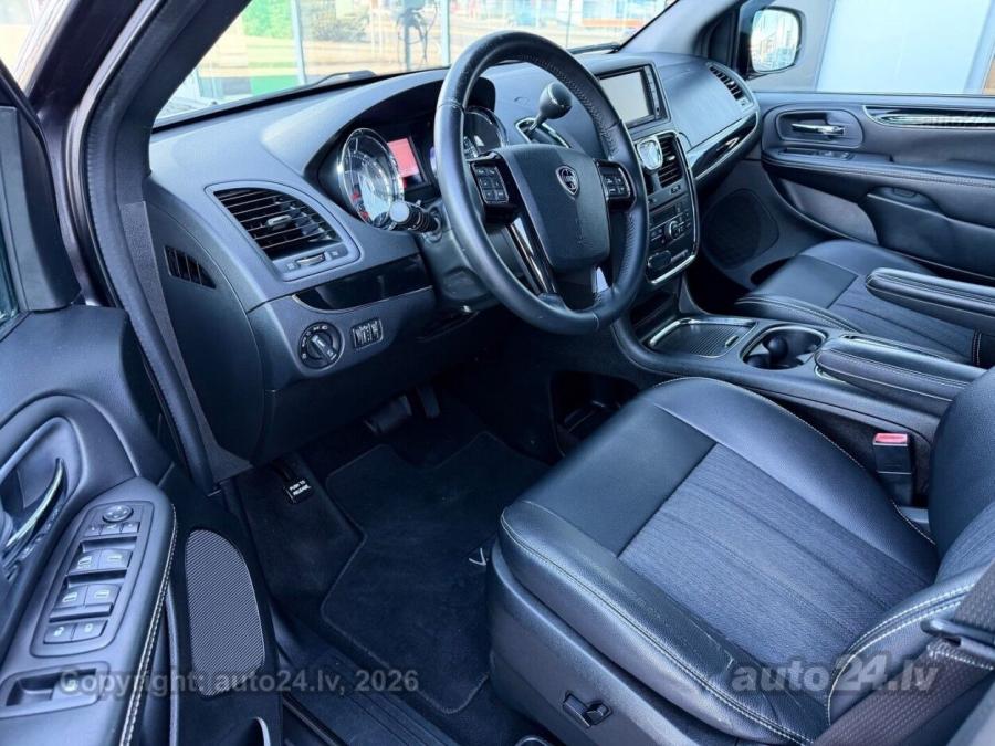 Pelēks Lancia Voyager 2015 Tallina, ar dzinēja tilpumu 2.80 L un nobraukumu 234 tūkst. km par 7900 €, foto 8 vietnē AUTOMOTO.COM.LV