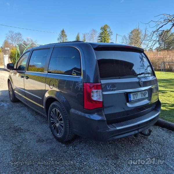 Pelēks Lancia Voyager 2015 Tallina, ar dzinēja tilpumu 2.80 L un nobraukumu 160 tūkst. km par 10000 €, foto 1 vietnē AUTOMOTO.COM.LV