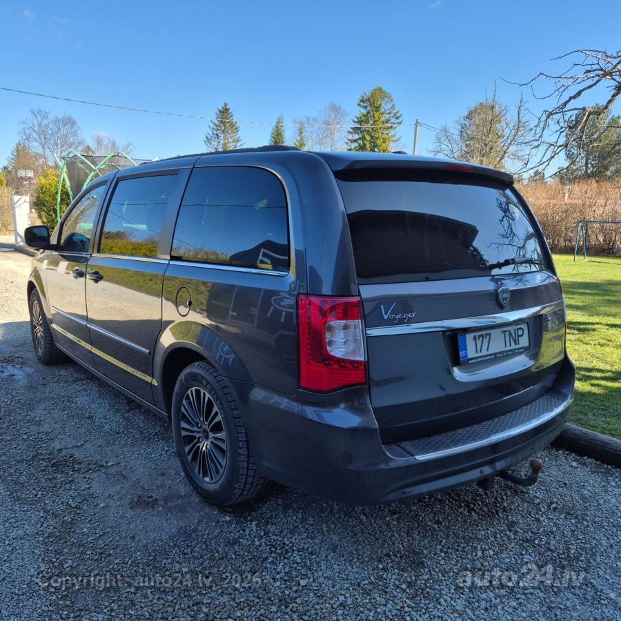 Pelēks Lancia Voyager 2015 Tallina, ar dzinēja tilpumu 2.80 L un nobraukumu 160 tūkst. km par 10000 €, foto 1 vietnē AUTOMOTO.COM.LV