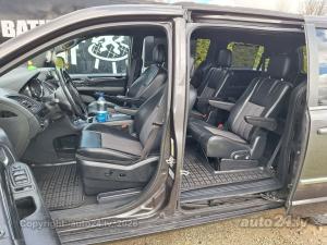 Pelēks Lancia Voyager 2015 Tallina, ar dzinēja tilpumu 2.80 L un nobraukumu 160 tūkst. km par 10000 €, foto 4 vietnē AUTOMOTO.COM.LV