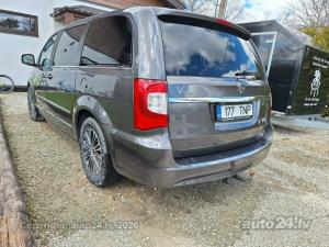Pelēks Lancia Voyager 2015 Tallina, ar dzinēja tilpumu 2.80 L un nobraukumu 160 tūkst. km par 10000 €, foto 7 vietnē AUTOMOTO.COM.LV