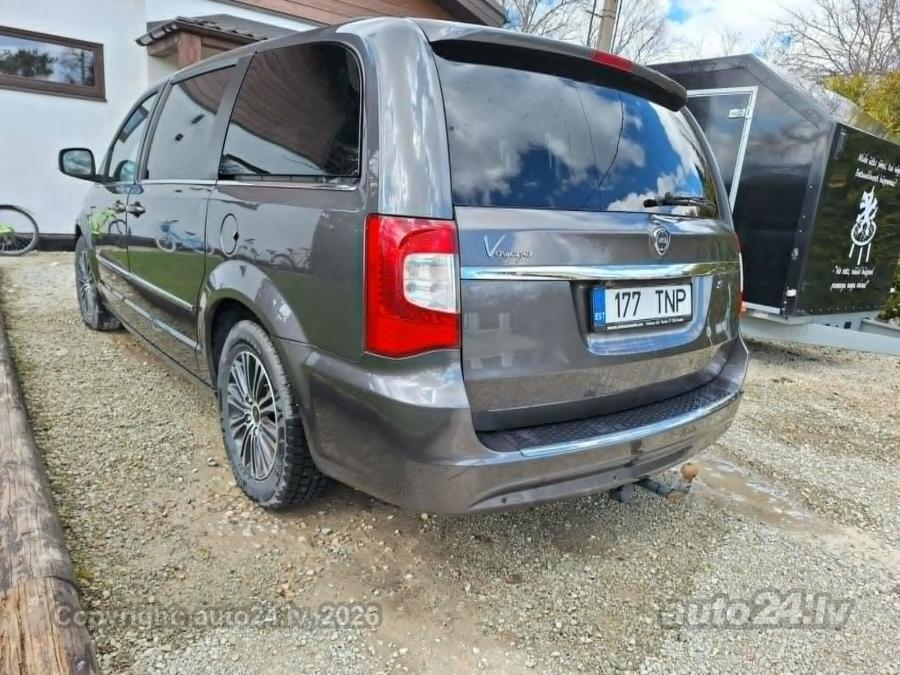 Pelēks Lancia Voyager 2015 Tallina, ar dzinēja tilpumu 2.80 L un nobraukumu 160 tūkst. km par 10000 €, foto 7 vietnē AUTOMOTO.COM.LV