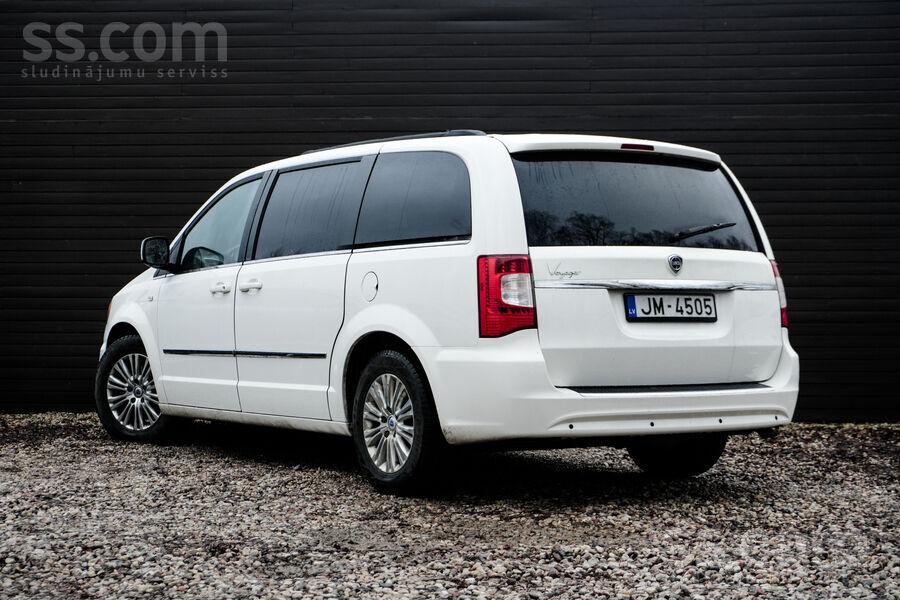 Lancia Voyager 2011 Rīga, ar dzinēja tilpumu 2.80 L un nobraukumu 0 tūkst. km par 5995 €, foto 4 vietnē AUTOMOTO.COM.LV