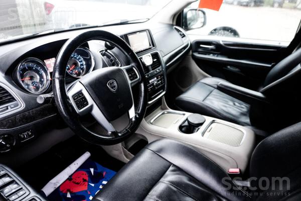 Lancia Voyager 2011 Rīga, ar dzinēja tilpumu 2.80 L un nobraukumu 0 tūkst. km par 5995 €, foto 6 vietnē AUTOMOTO.COM.LV