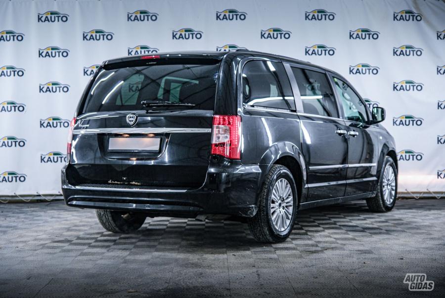 Lancia Voyager 2012 in Kaunas, with an engine capacity of 2.80 L and mileage of 224 thousand km for 7490 €, photo 3 on AUTOMOTO.COM.LV