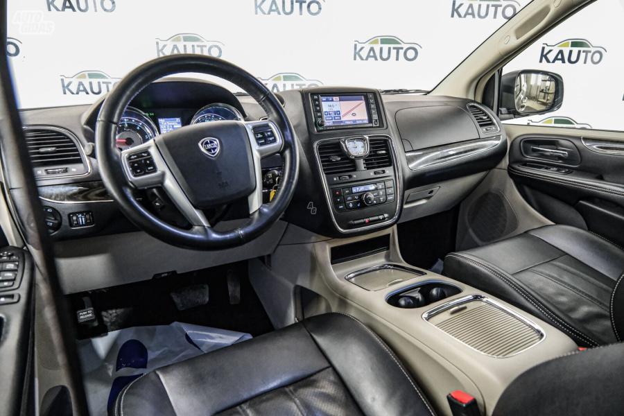 Lancia Voyager 2012 in Kaunas, with an engine capacity of 2.80 L and mileage of 224 thousand km for 7490 €, photo 7 on AUTOMOTO.COM.LV