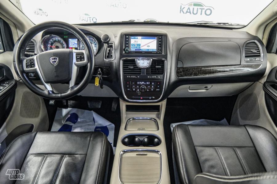 Lancia Voyager 2012 in Kaunas, with an engine capacity of 2.80 L and mileage of 224 thousand km for 7490 €, photo 8 on AUTOMOTO.COM.LV