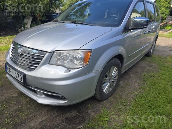 Lancia Voyager 2012 in Riga, with an engine capacity of 2.80 L and mileage of 0 thousand km for 7950 €, photo 3 on AUTOMOTO.COM.LV