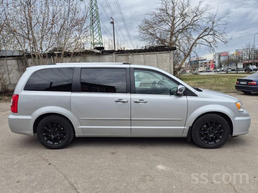 Lancia Voyager 2013 Rīga, ar dzinēja tilpumu 2.80 L un nobraukumu 360 tūkst. km par 6990 €, foto 6 vietnē AUTOMOTO.COM.LV