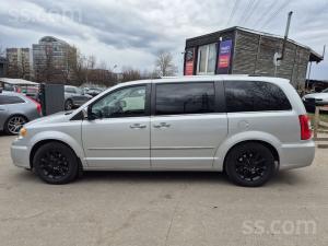 Lancia Voyager 2013 Rīga, ar dzinēja tilpumu 2.80 L un nobraukumu 360 tūkst. km par 6990 €, foto 10 vietnē AUTOMOTO.COM.LV