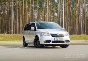 Lancia Voyager 2013 in Riga, with an engine capacity of 2.80 L and mileage of 360 thousand km for 6190 €, photo 3 on AUTOMOTO.COM.LV