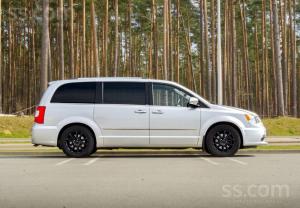 Lancia Voyager 2013 in Riga, with an engine capacity of 2.80 L and mileage of 360 thousand km for 6190 €, photo 9 on AUTOMOTO.COM.LV