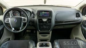 Lancia Voyager 2013 in Riga, with an engine capacity of 2.80 L and mileage of 360 thousand km for 6190 €, photo 12 on AUTOMOTO.COM.LV