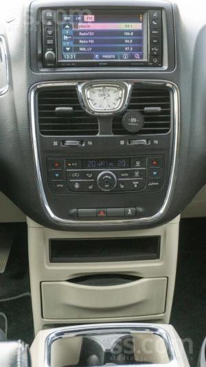 Lancia Voyager 2013 in Riga, with an engine capacity of 2.80 L and mileage of 360 thousand km for 6190 €, photo 13 on AUTOMOTO.COM.LV