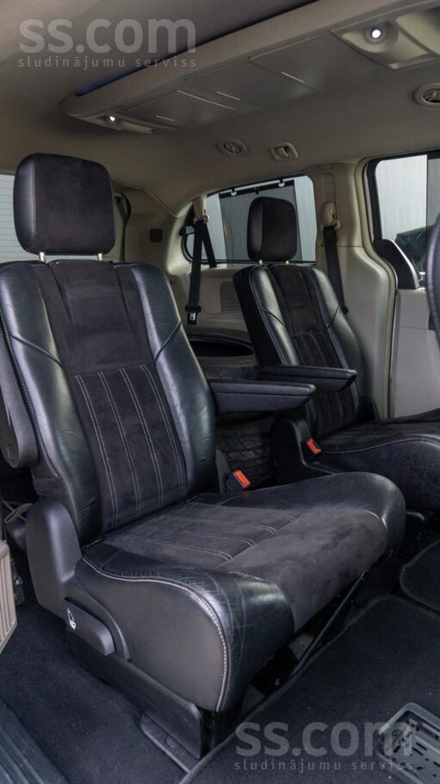 Lancia Voyager 2013 in Riga, with an engine capacity of 2.80 L and mileage of 360 thousand km for 6190 €, photo 24 on AUTOMOTO.COM.LV