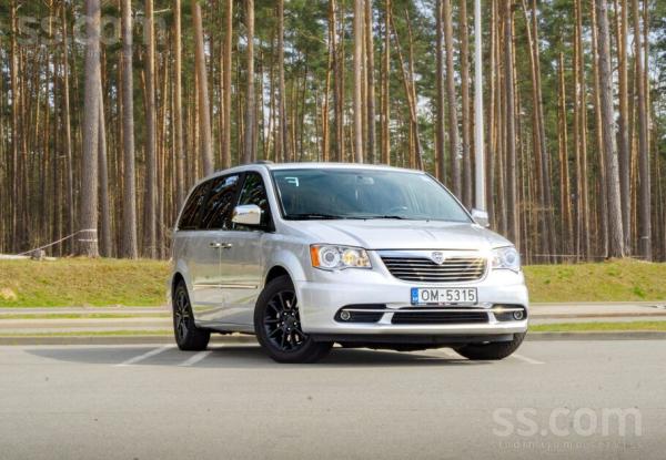Lancia Voyager 2013 in Riga, with an engine capacity of 2.80 L and mileage of 360 thousand km for 5190 €, photo 2 on AUTOMOTO.COM.LV