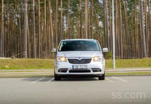Lancia Voyager 2013 in Riga, with an engine capacity of 2.80 L and mileage of 360 thousand km for 5190 €, photo 4 on AUTOMOTO.COM.LV