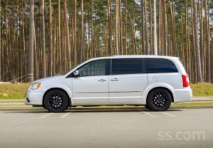 Lancia Voyager 2013 in Riga, with an engine capacity of 2.80 L and mileage of 360 thousand km for 5190 €, photo 5 on AUTOMOTO.COM.LV