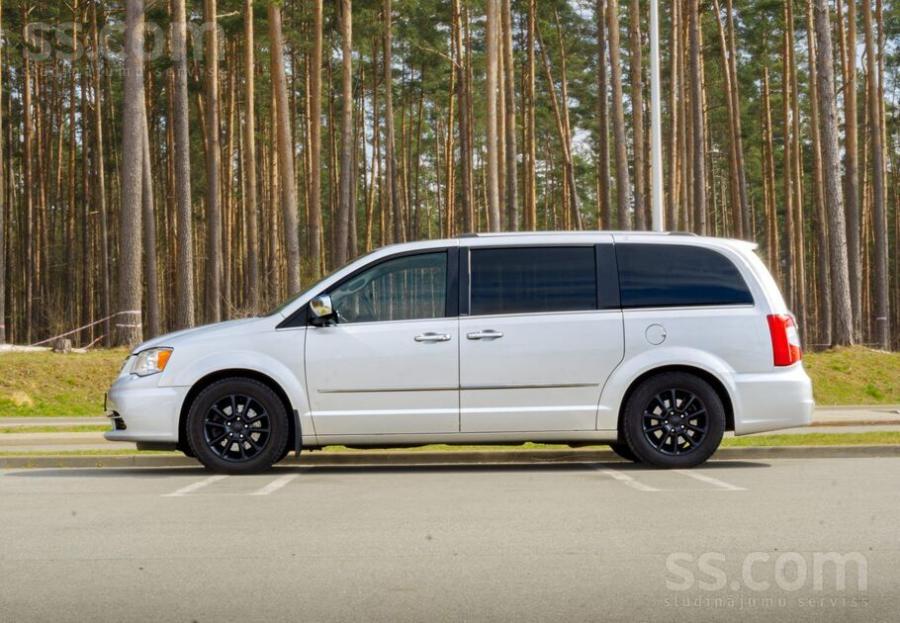 Lancia Voyager 2013 in Riga, with an engine capacity of 2.80 L and mileage of 360 thousand km for 5190 €, photo 5 on AUTOMOTO.COM.LV
