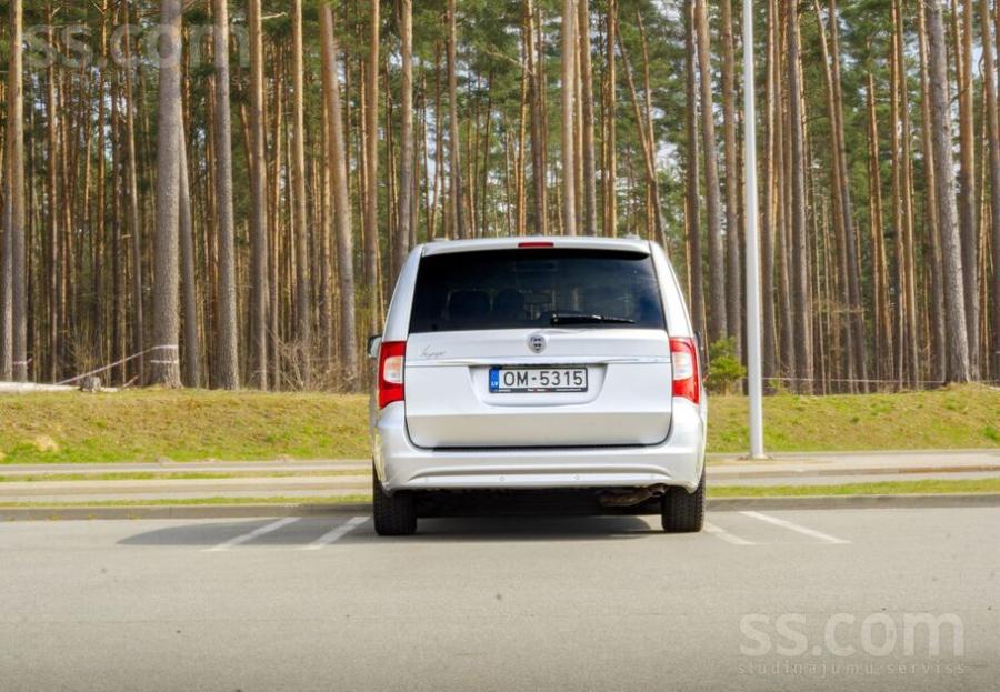 Lancia Voyager 2013 in Riga, with an engine capacity of 2.80 L and mileage of 360 thousand km for 5190 €, photo 7 on AUTOMOTO.COM.LV