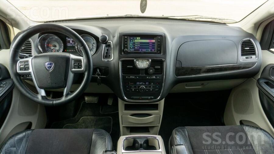 Lancia Voyager 2013 in Riga, with an engine capacity of 2.80 L and mileage of 360 thousand km for 5190 €, photo 12 on AUTOMOTO.COM.LV
