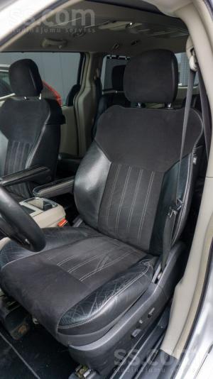 Lancia Voyager 2013 in Riga, with an engine capacity of 2.80 L and mileage of 360 thousand km for 5190 €, photo 22 on AUTOMOTO.COM.LV