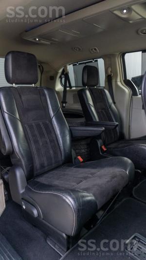 Lancia Voyager 2013 in Riga, with an engine capacity of 2.80 L and mileage of 360 thousand km for 5190 €, photo 24 on AUTOMOTO.COM.LV