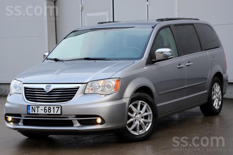 Lancia Voyager 2014 in Tukums, with an engine capacity of 2.80 L and mileage of 254 thousand km for 8990 €, photo 3 on AUTOMOTO.COM.LV