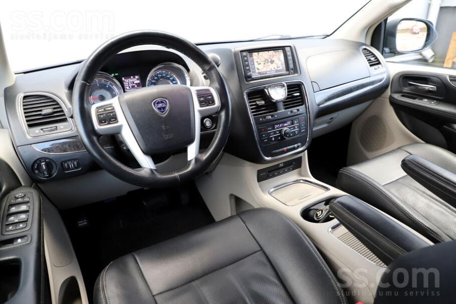 Lancia Voyager 2014 in Tukums, with an engine capacity of 2.80 L and mileage of 254 thousand km for 8990 €, photo 6 on AUTOMOTO.COM.LV