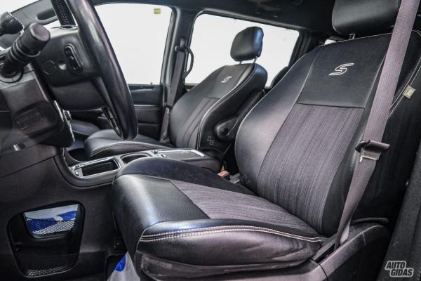 Lancia Voyager 2015 in Kaunas, with an engine capacity of 2.80 L and mileage of 276 thousand km for 8390 €, photo 6 on AUTOMOTO.COM.LV
