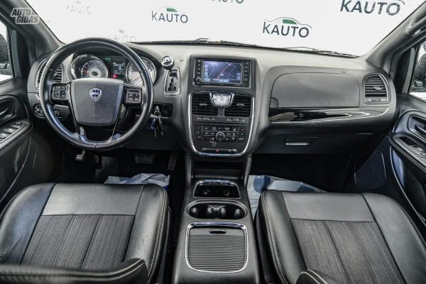 Lancia Voyager 2015 in Kaunas, with an engine capacity of 2.80 L and mileage of 276 thousand km for 8390 €, photo 8 on AUTOMOTO.COM.LV