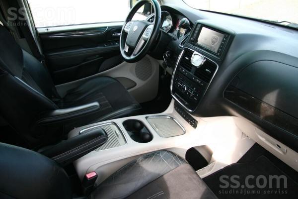 Lancia Voyager 2015 in Tukums, with an engine capacity of 2.80 L and mileage of 0 thousand km for 12200 €, photo 6 on AUTOMOTO.COM.LV
