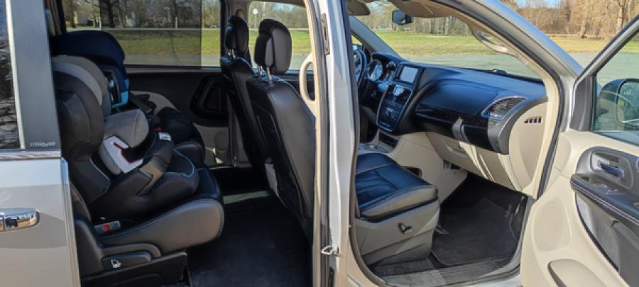 Lancia Voyager 2011 in Turi, with an engine capacity of 0.00 L and mileage of 320 thousand km for 6700 €, photo 6 on AUTOMOTO.COM.LV