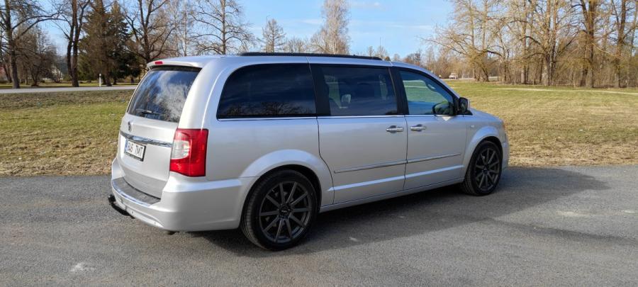 Lancia Voyager 2011 in Turi, with an engine capacity of 0.00 L and mileage of 320 thousand km for 6700 €, photo 14 on AUTOMOTO.COM.LV