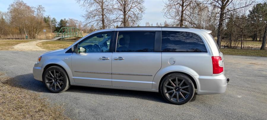 Lancia Voyager 2011 in Turi, with an engine capacity of 0.00 L and mileage of 320 thousand km for 6700 €, photo 15 on AUTOMOTO.COM.LV