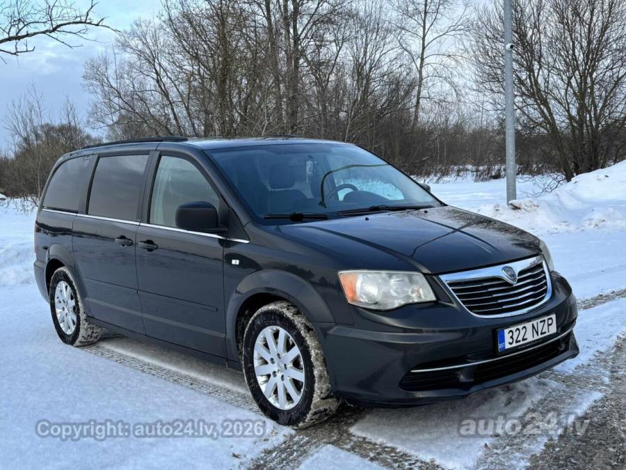Lancia Voyager 2012 in Narva, with an engine capacity of 2.80 L and mileage of 274 thousand km for 4900 €, photo 2 on AUTOMOTO.COM.LV