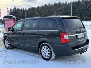 Lancia Voyager 2012 in Narva, with an engine capacity of 2.80 L and mileage of 274 thousand km for 4900 €, photo 4 on AUTOMOTO.COM.LV