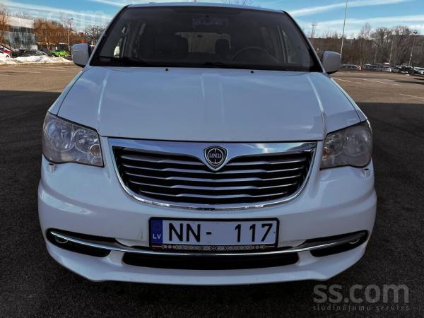 White Lancia Voyager 2013 in Valka, with an engine capacity of 2.80 L and mileage of 258 thousand km for 8850 €, photo 2 on AUTOMOTO.COM.LV