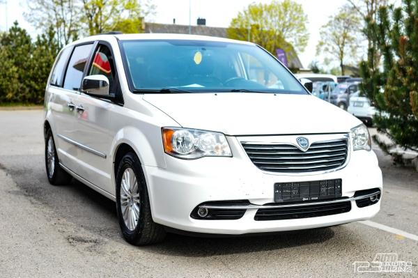 Balts Lancia Voyager 2013 Kretinga, ar dzinēja tilpumu 2.80 L un nobraukumu 237 tūkst. km par 6850 €, foto 3 vietnē AUTOMOTO.COM.LV