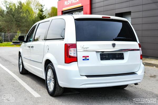 Balts Lancia Voyager 2013 Kretinga, ar dzinēja tilpumu 2.80 L un nobraukumu 237 tūkst. km par 6850 €, foto 7 vietnē AUTOMOTO.COM.LV