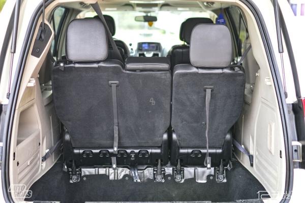 Balts Lancia Voyager 2013 Kretinga, ar dzinēja tilpumu 2.80 L un nobraukumu 237 tūkst. km par 6850 €, foto 8 vietnē AUTOMOTO.COM.LV