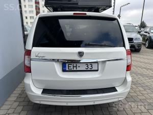 Белый Лянча Voyager 2013 в Талси, объемом двигателя 2.80 л и пробегом 270 тыс. км за 11200 €, фото 19 на AUTOMOTO.COM.LV