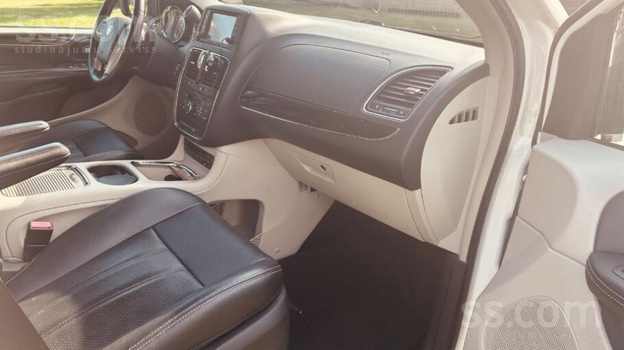 Balts Lancia Voyager 2013 Rīga, ar dzinēja tilpumu 2.80 L un nobraukumu 198 tūkst. km par 9200 €, foto 11 vietnē AUTOMOTO.COM.LV