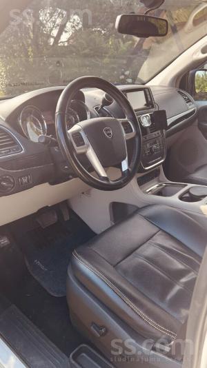 Balts Lancia Voyager 2013 Rīga, ar dzinēja tilpumu 2.80 L un nobraukumu 198 tūkst. km par 9200 €, foto 12 vietnē AUTOMOTO.COM.LV