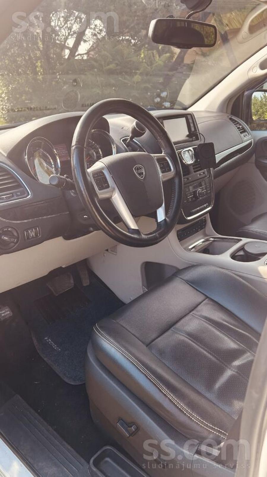 Balts Lancia Voyager 2013 Rīga, ar dzinēja tilpumu 2.80 L un nobraukumu 198 tūkst. km par 9200 €, foto 12 vietnē AUTOMOTO.COM.LV